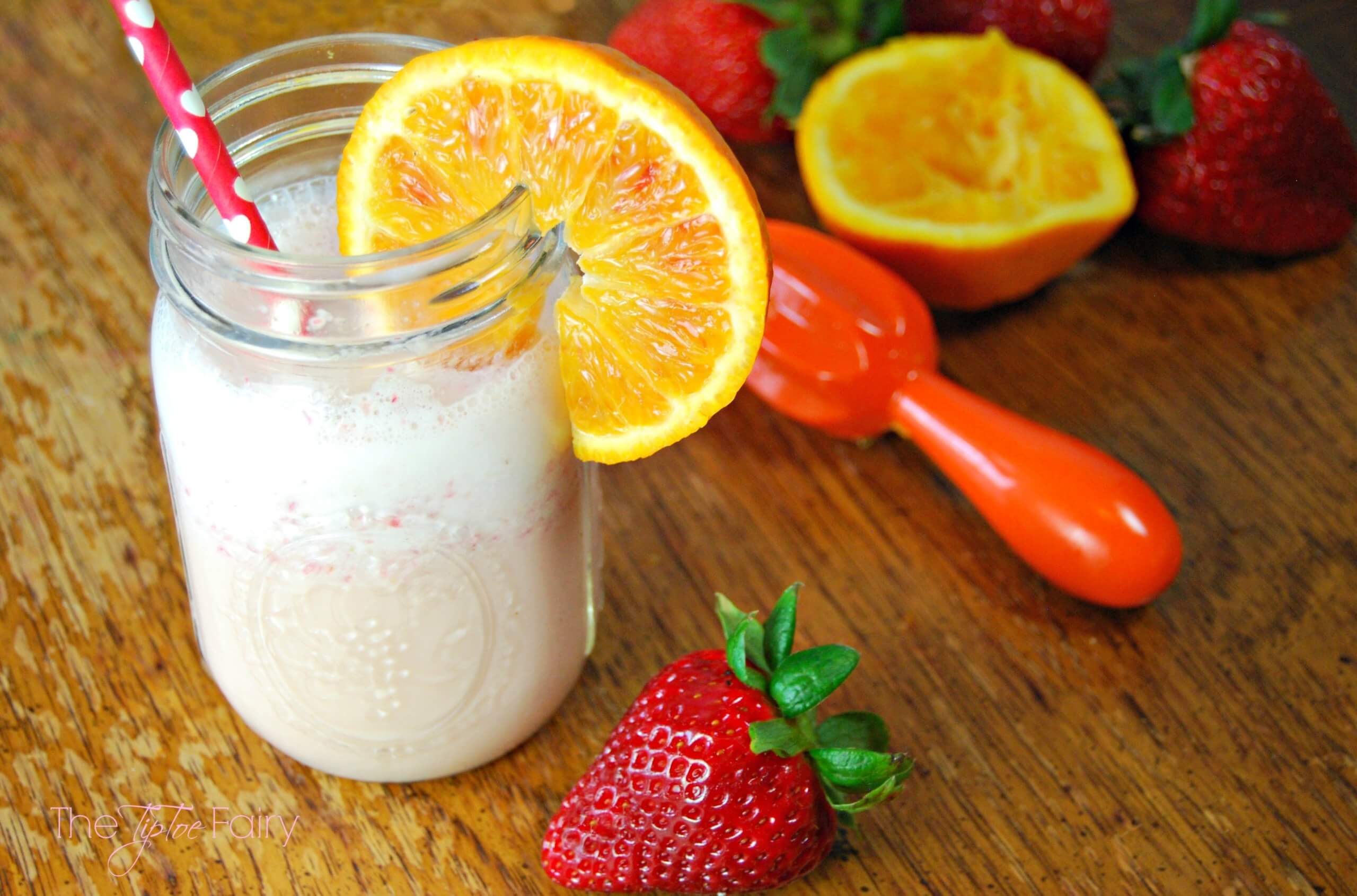 Blood Orange Strawberry Smoothie | The TipToe Fairy