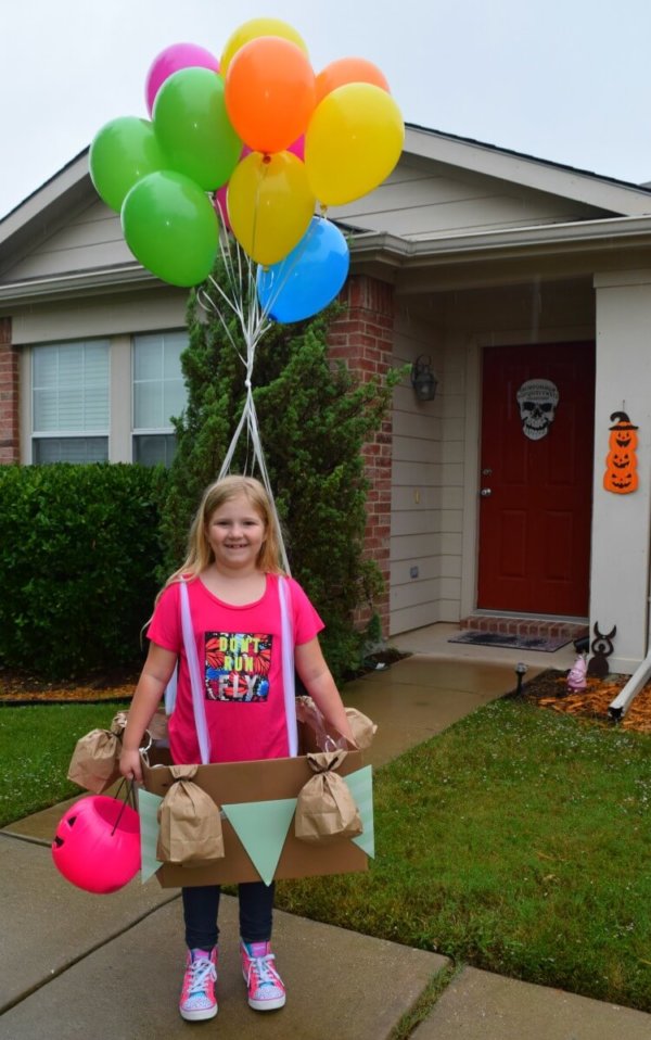 Last Minute Halloween Costume: Hot Air Balloon Boxtume | The TipToe Fairy
