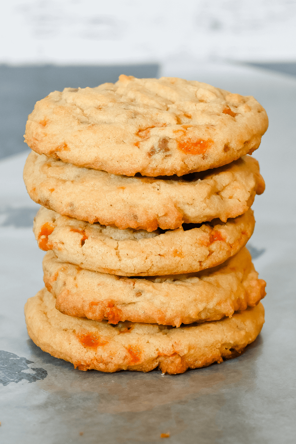 How to Make Crushed Butterfinger Candy Bar Cookies | The TipToe Fairy