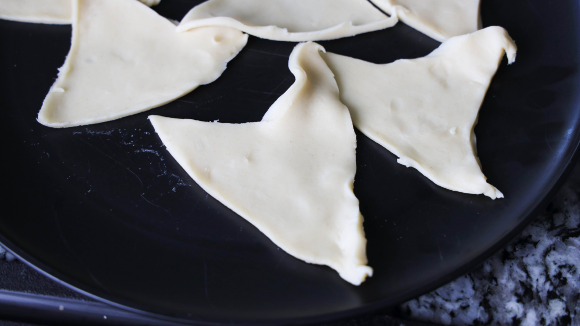 How to make Halloween Witch Hat Savory Meat Pies | The TipToe Fairy