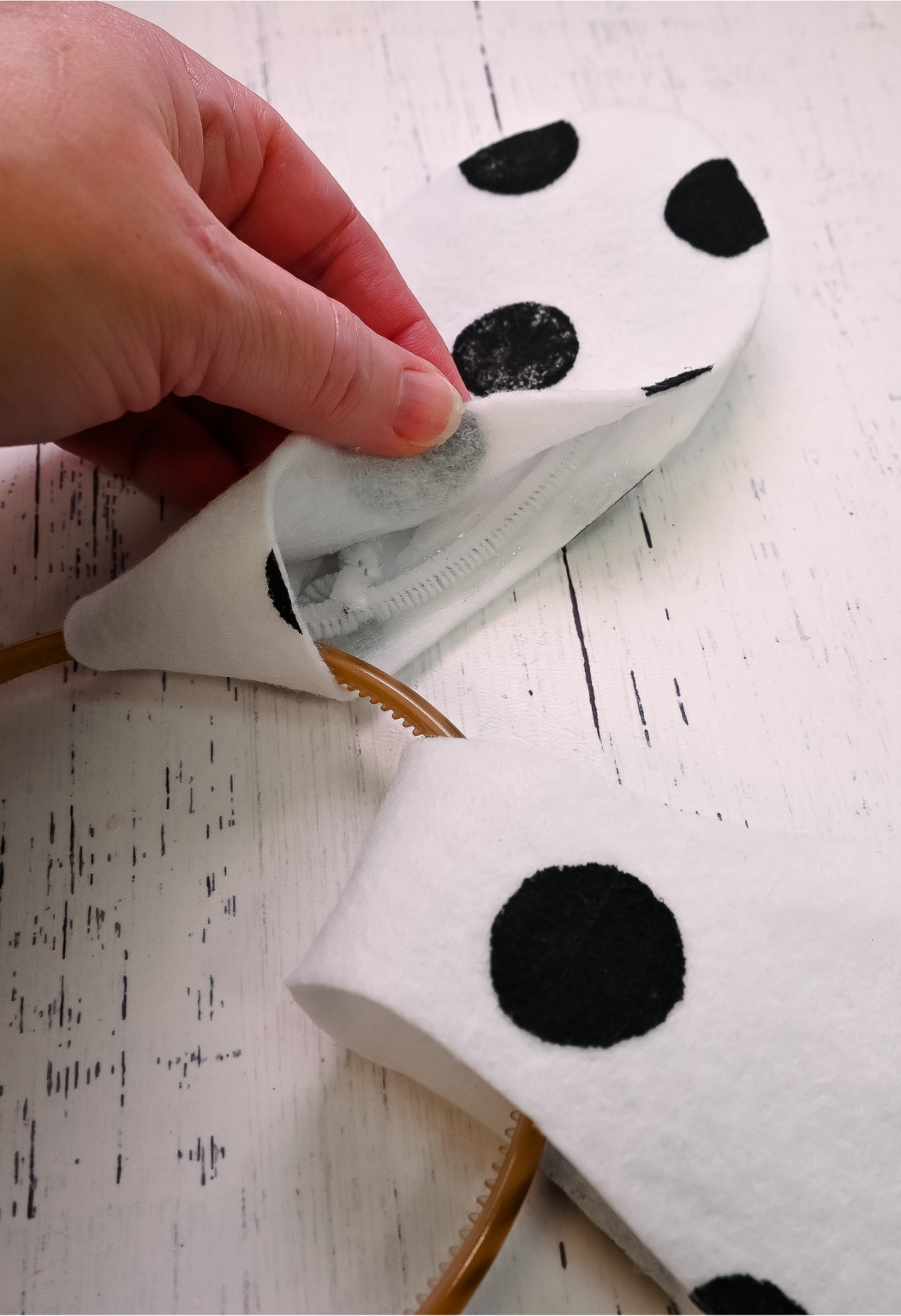How to make a No Sew 101 Dalmatian Street inspired Halloween DIY ...