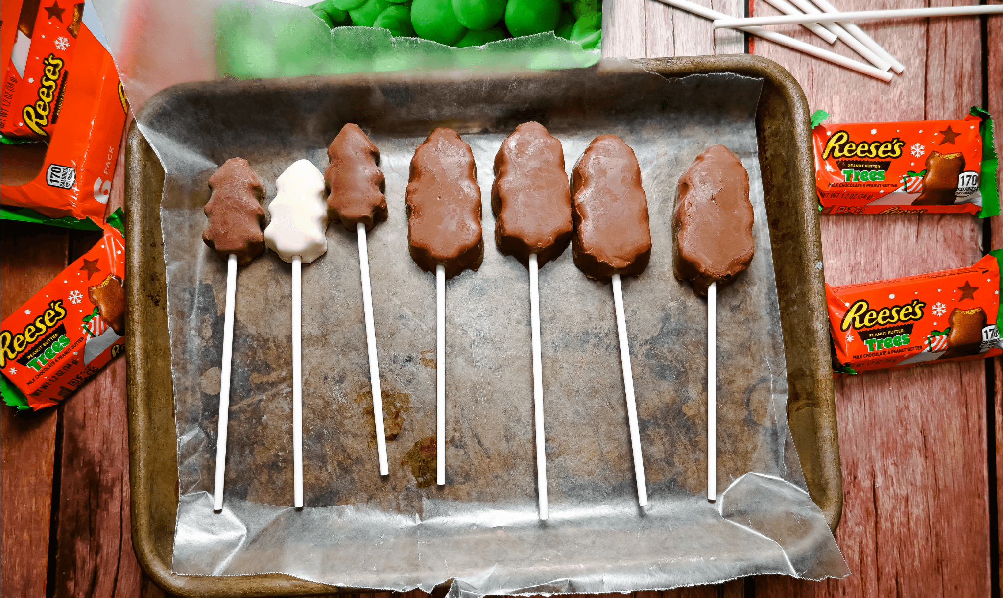 How to make Reese's Peanut Butter Christmas Tree Pops | The TipToe Fairy