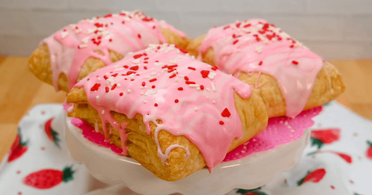 Easily Make Valentine's Day Puff Pastry Hand Pies | The TipToe Fairy