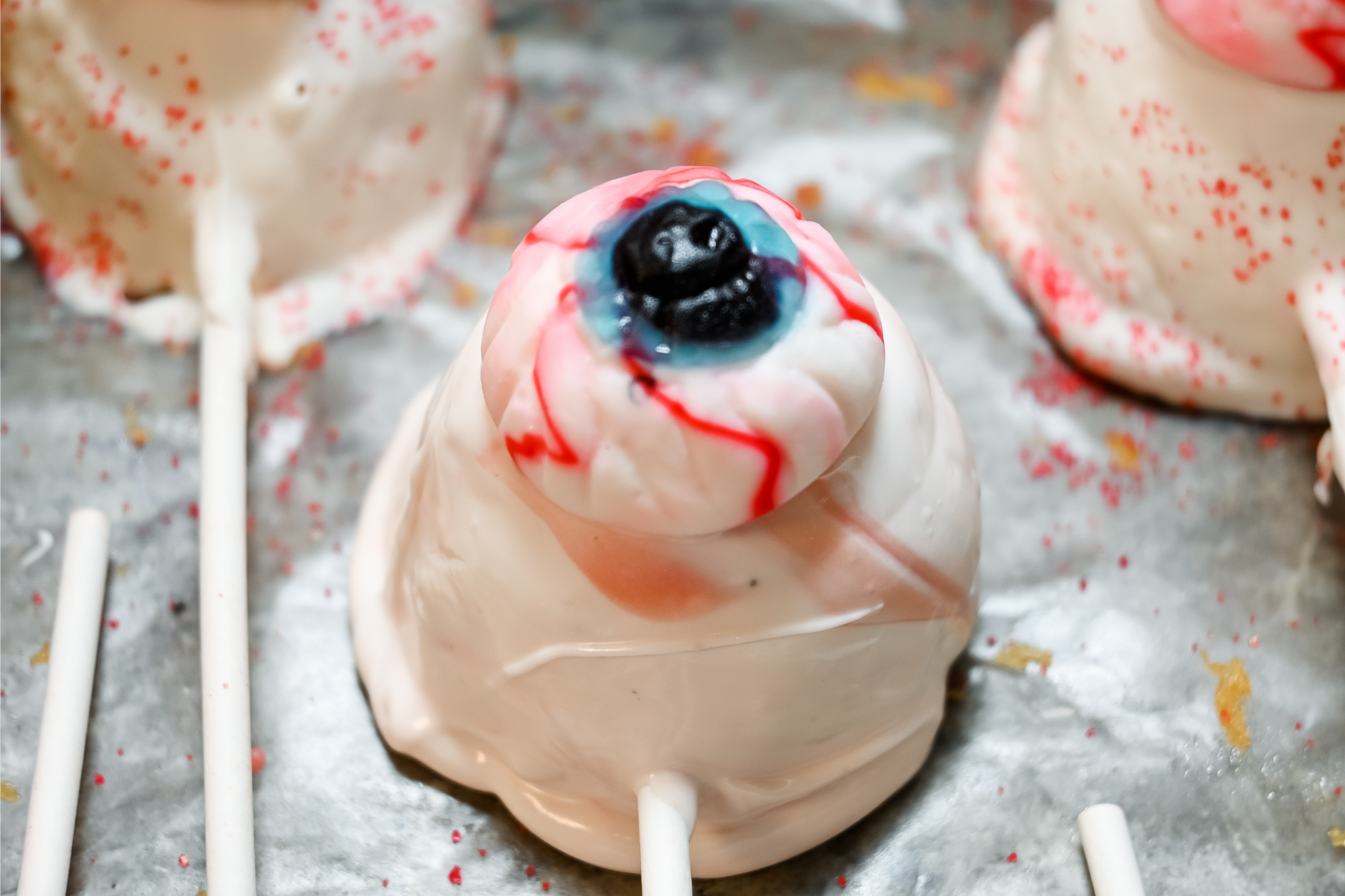 No Bake Easy EyeBall Cake Pops for Halloween | The TipToe Fairy