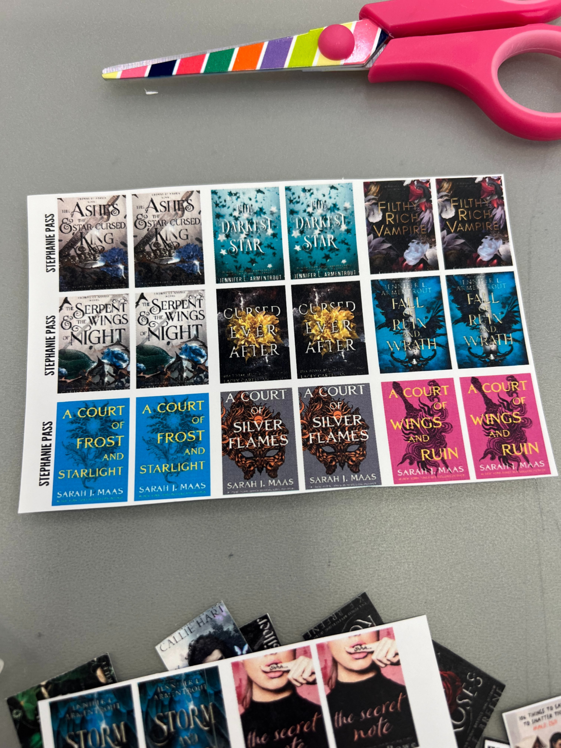 How to Make a Mini Books Christmas Ornament | The TipToe Fairy
