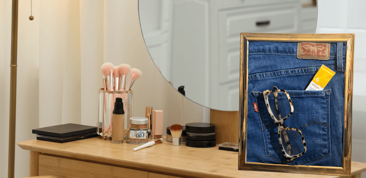 Last Minute DIY Gift: Upcycled Jean Pocket Picture Frame | The TipToe Fairy